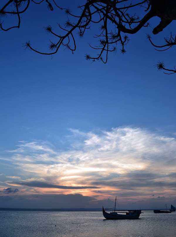 Kecantikan yang Memabukkan Milik Pantai Talango, Madura