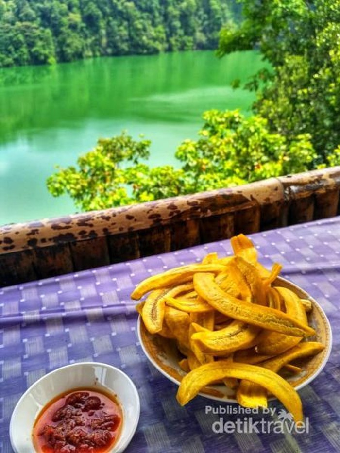 Keindahan Danau Tolire yang Penuh Misteri