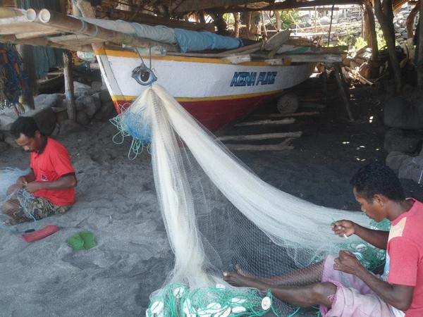 Kisah Nelayan Pemburu Paus di Lamalera