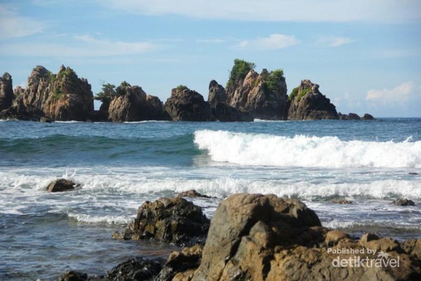 Kopi dan Keindahan Pantai Gigi Hiu yang Magis