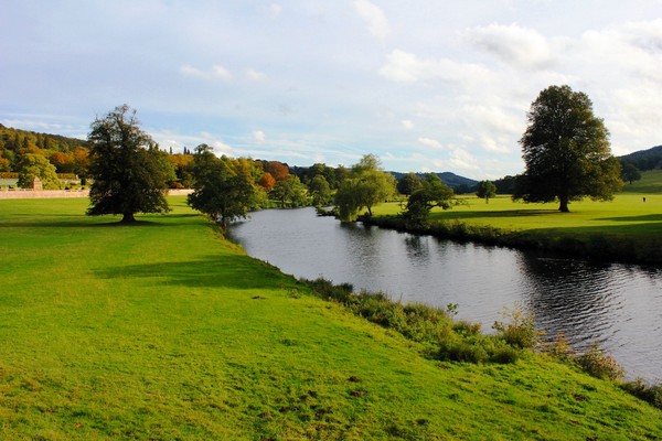 Larut Dalam Pesona Alam Desa Edensor, Inggris