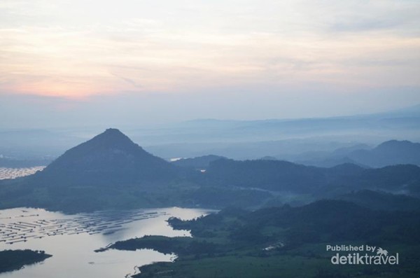 Liburan ke Purwakarta, Asyiknya Mendaki Gunung Lembu