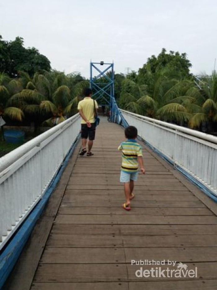 Mau Wisata Kuliner Sambil Bermain, Yuk ke Pasar Apung Sentul City
