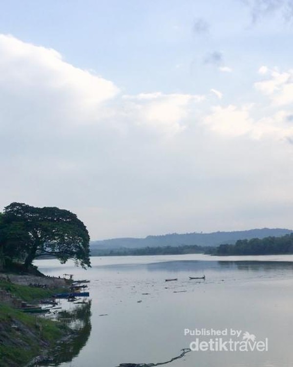Melepas Penat di Objek Wisata Waduk Pacal