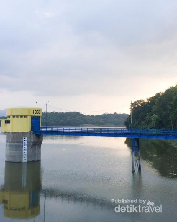 Melepas Penat di Objek Wisata Waduk Pacal