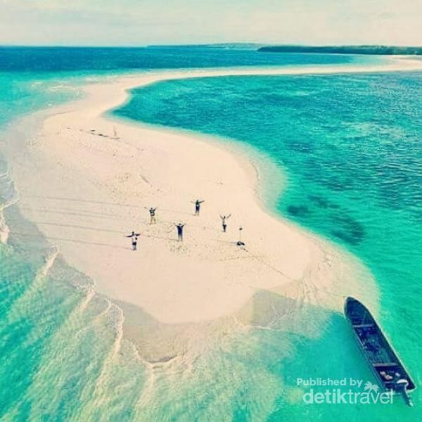 Melihat Makam Karang di Selayar