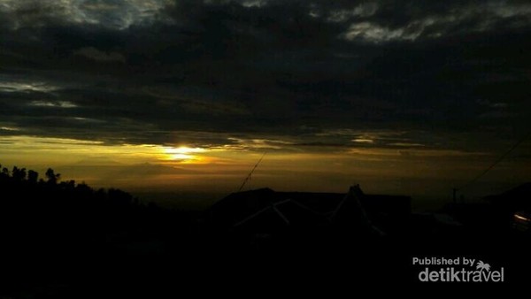 Memburu Sunrise di Gunung Merbabu