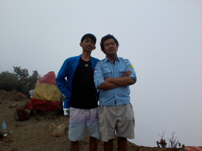 Menantangnya Tracking di Gunung Gede