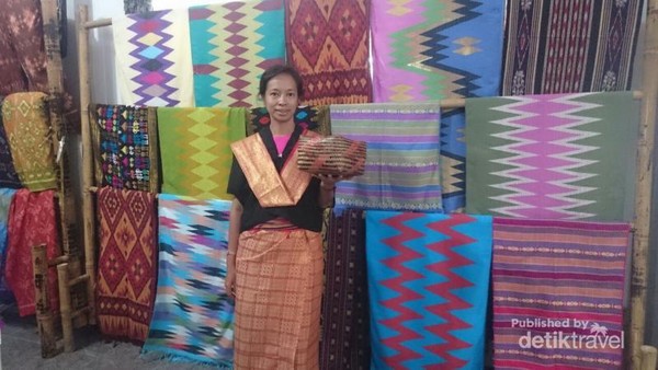 Mengenal Tenun Lombok di Desa Adat Sade