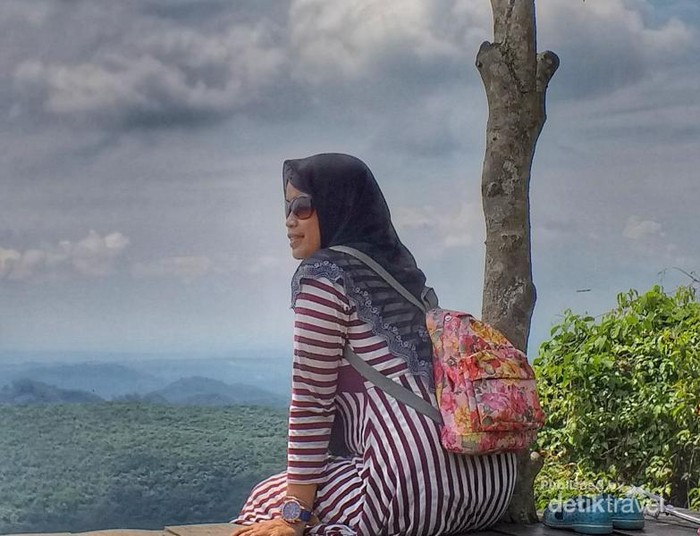 Menikmati Keindahan Alam dari Ketinggian Goa Rong