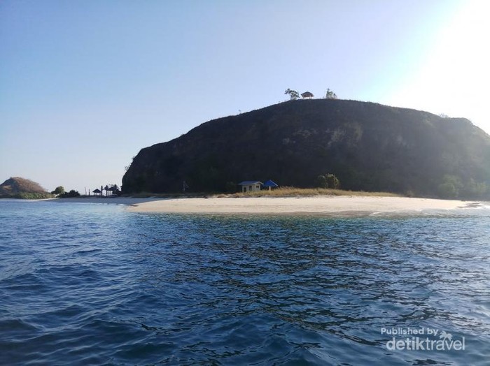 Menikmati Pagi dan Indahnya Pulau Riung