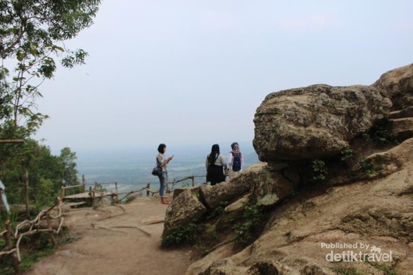 Ngabuburit Asyik di Bukit Selo Langit