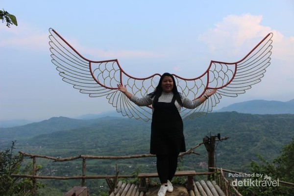 Ngabuburit Asyik di Bukit Selo Langit