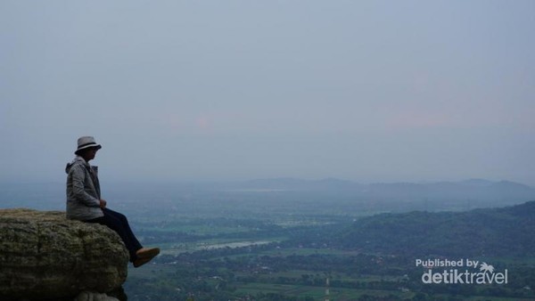 Ngabuburit Asyik di Bukit Selo Langit