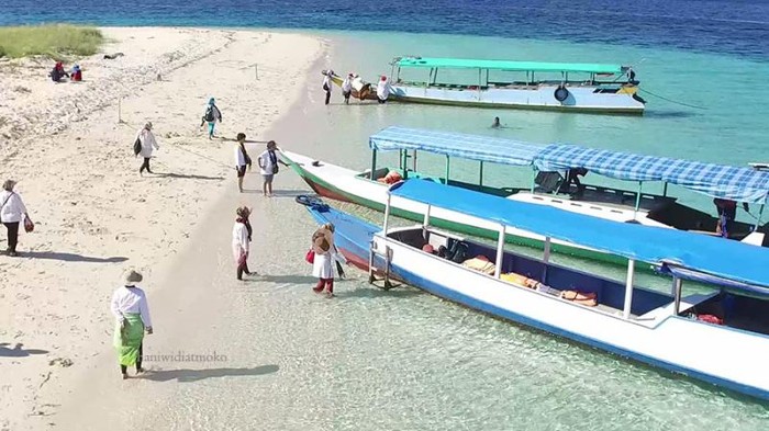 Ogah Pulang dari Taman Laut 17 Pulau Riung, Flores