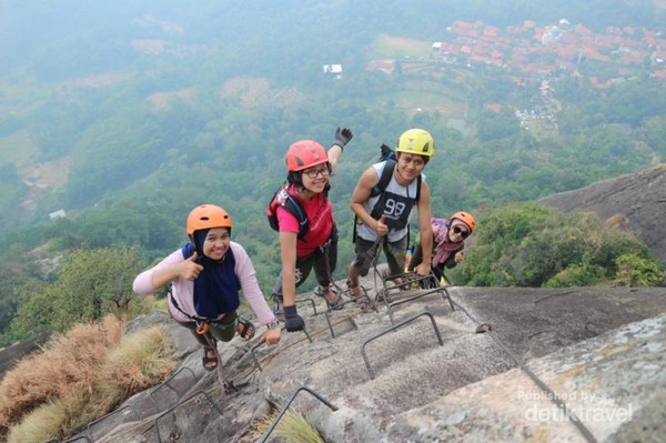Panjat Tebing Gunung Batu Andesit Tertinggi di Indonesia