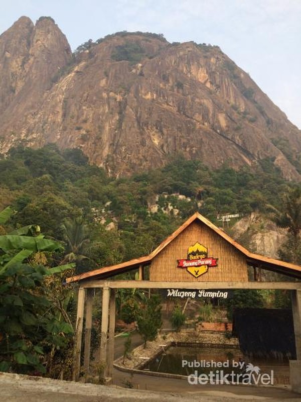 Panjat Tebing Gunung Batu Andesit Tertinggi di Indonesia