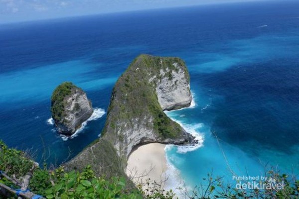 Pantai Kelingking Bali yang Cantik Tapi Berat Perjuangannya