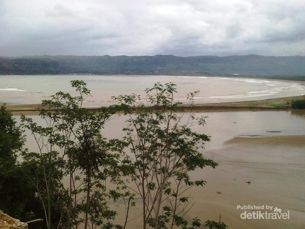 Pantai Pancer Door di Pacitan, Bisa Buat Surfing!