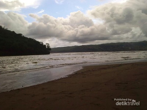 Pantai Pancer Door di Pacitan, Bisa Buat Surfing!