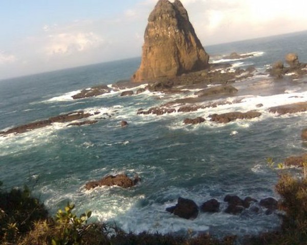 Pantai Papuma, Potret Keindahan Alam yang Menakjubkan