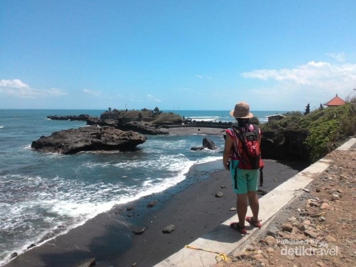 Pantai Pasir Hitam yang Menawan di Bali