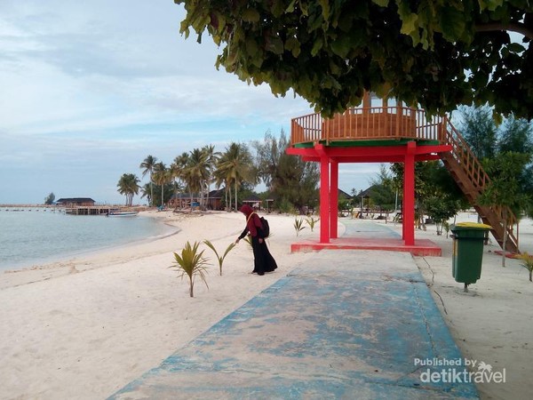 Pantai Pasir Putih Ini Punya Sulawesi Tenggara