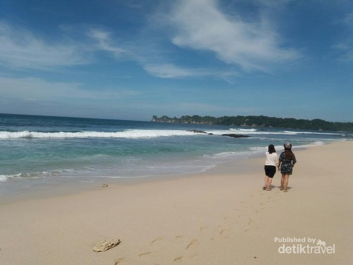 Pantai Sendiki, Si Cantik Sepi Pengunjung di Malang Selatan