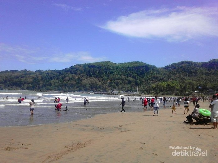 Pantai Teleng Ria, Tempat Liburan Murah Meriah di Pacitan