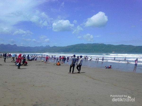 Pantai Teleng Ria, Tempat Liburan Murah Meriah di Pacitan