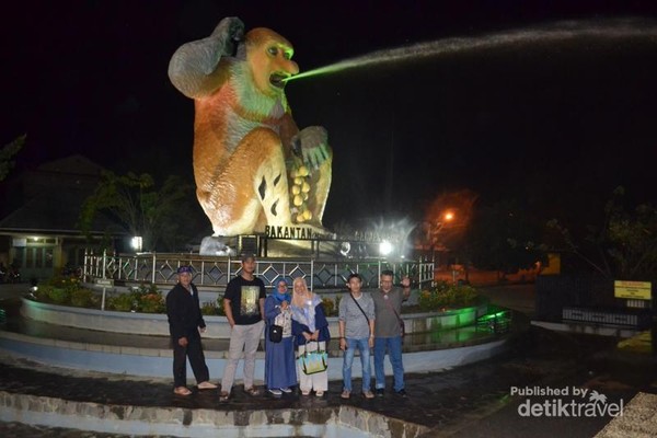 Patung Bekantan, Destinasi Wisata Malam yang Baru di Banjarmasin