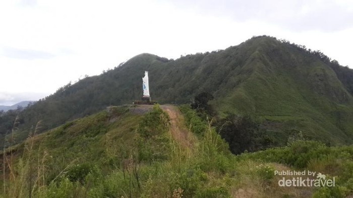 Patung Bunda Maria & Bukit Wolowio yang Mempesona di Flores