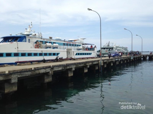 Pelabuhan Waisai di Raja Ampat yang Menyambut Hangat