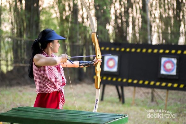 Perang Panah Ala The Hunger Games di Purwakarta