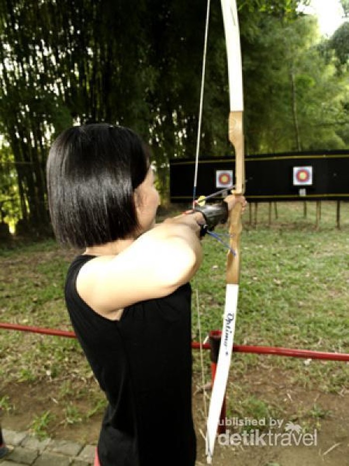 Perang Panah Ala The Hunger Games di Purwakarta