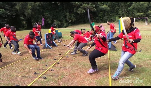 Perang Panah Ala The Hunger Games di Purwakarta