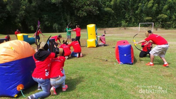 Perang Panah Ala The Hunger Games di Purwakarta