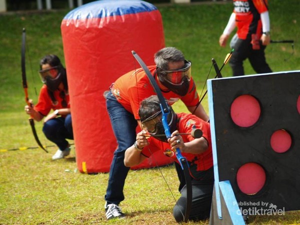 Perang Panah Ala The Hunger Games di Purwakarta