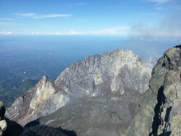 Perjalanan Penuh Tantangan Melihat Kawah Merapi