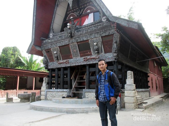 Pesona Desa Tomok di Pulau Samosir
