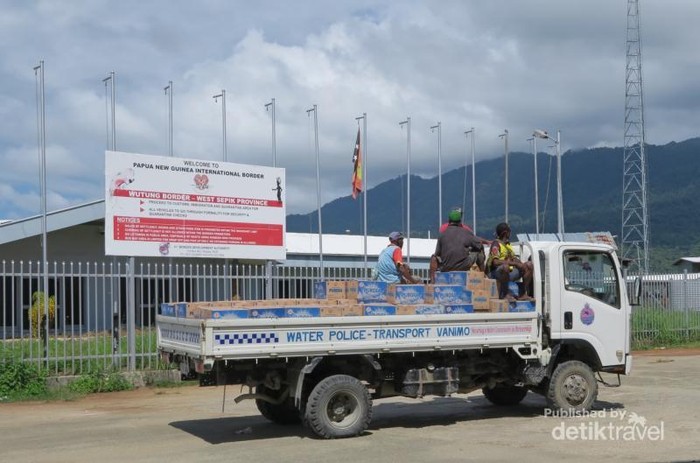 Pos Perbatasan Indonesia-Papua Nugini yang Megah Banget!