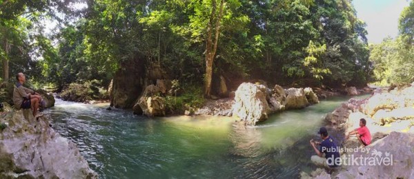 Ritual dari Dayak Ini Diakhiri dengan Mandi Bara Api