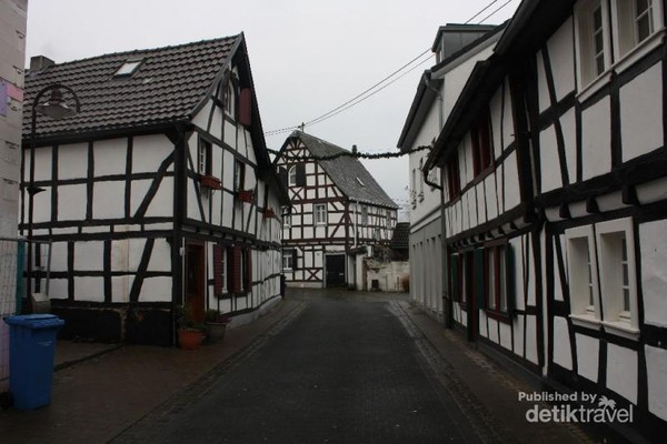Rumah Kuno Jerman di Tepi Sungai Rhein, Antik Banget!