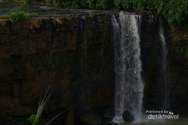 Satu Lagi yang Cantik di Geopark Ciletuh, Curug Awang