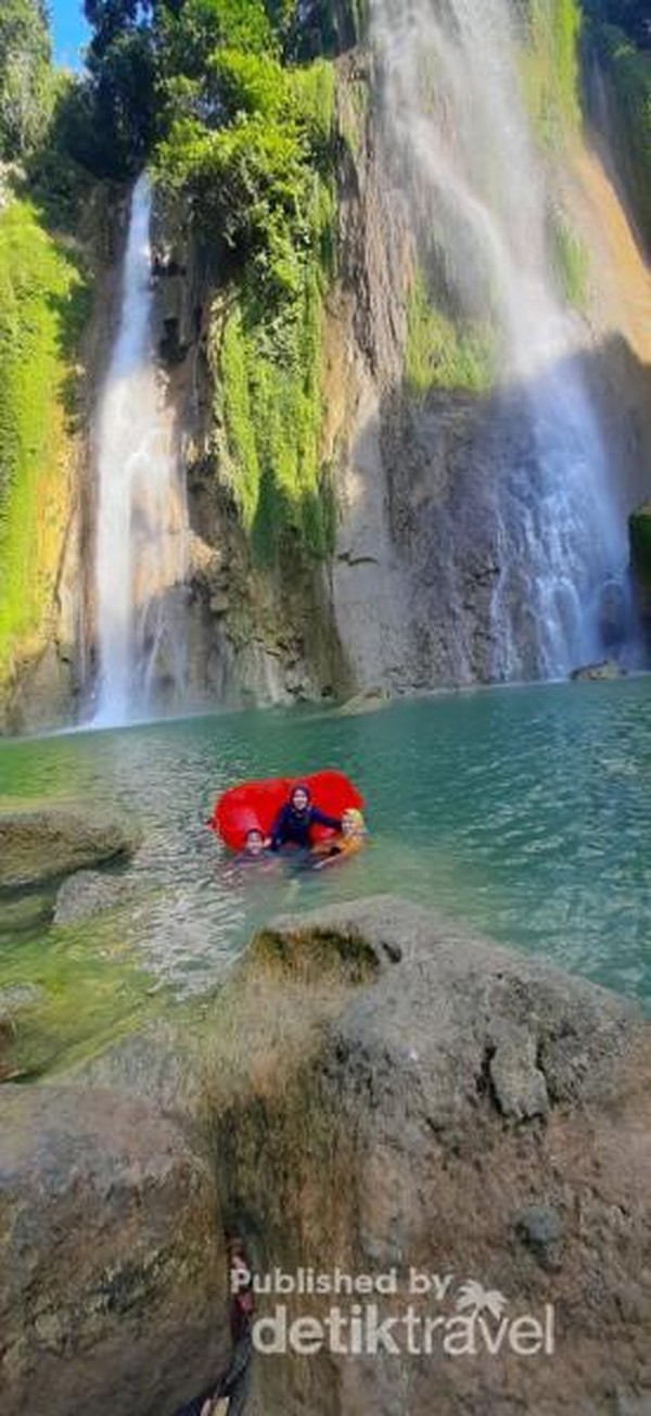 Segarnya Air Curug Cikaso