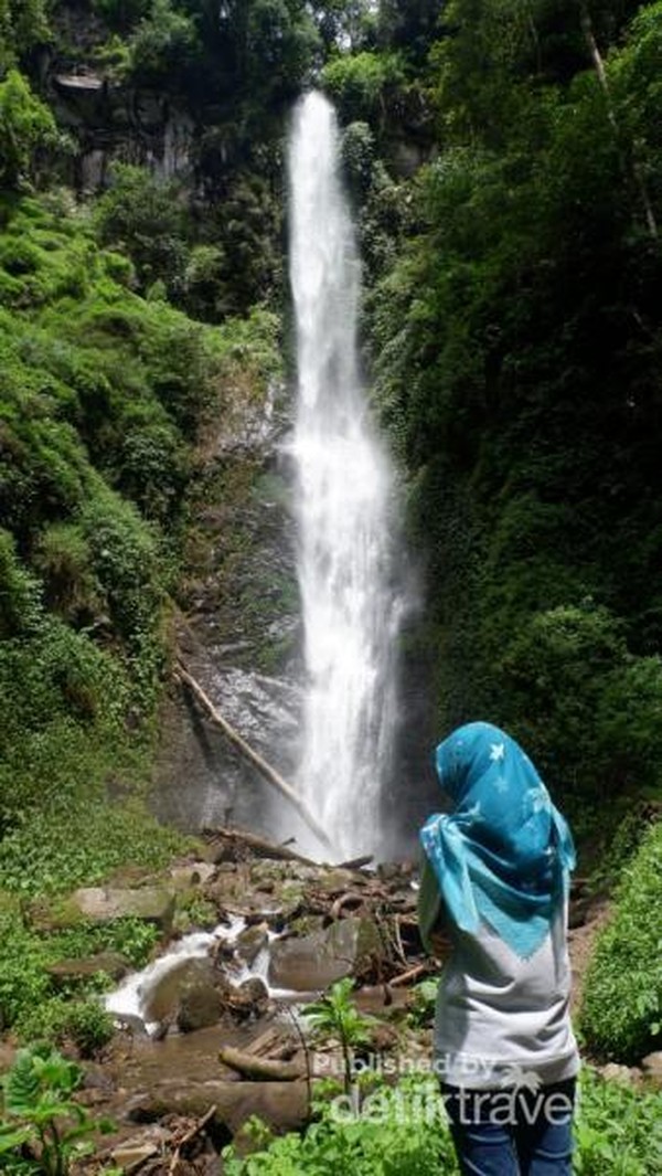Sensasi Trekking Menuju Coban Rais di Batu