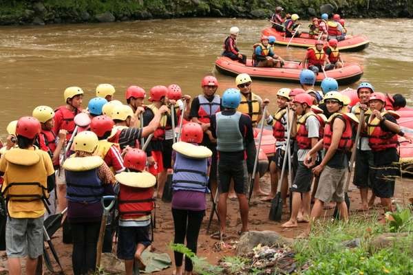 Serunya Basah-basahan Saat Arungi Jeram Sungai Serayu