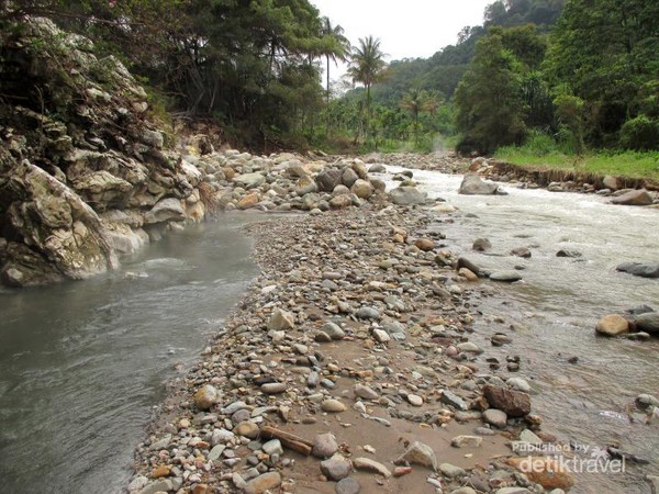 Sungai Unik di Deli Serdang, Airnya Hangat dan Dingin