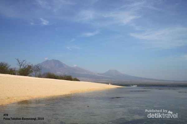 Tabuhan, Pulau Penuh Pasir Putih di Banyuwangi