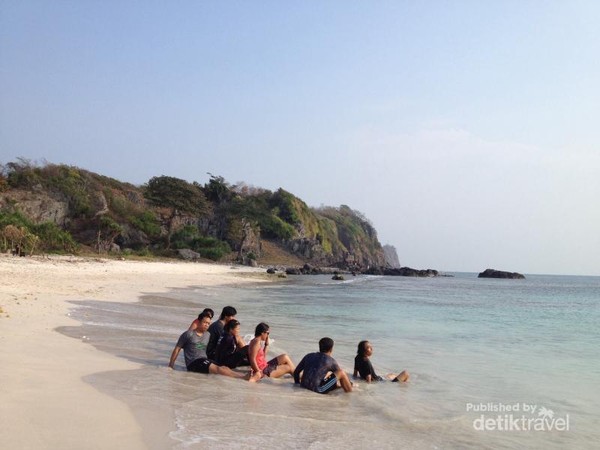 Tak Pernah Bosan ke Pulau Sangiang di Selat Sunda